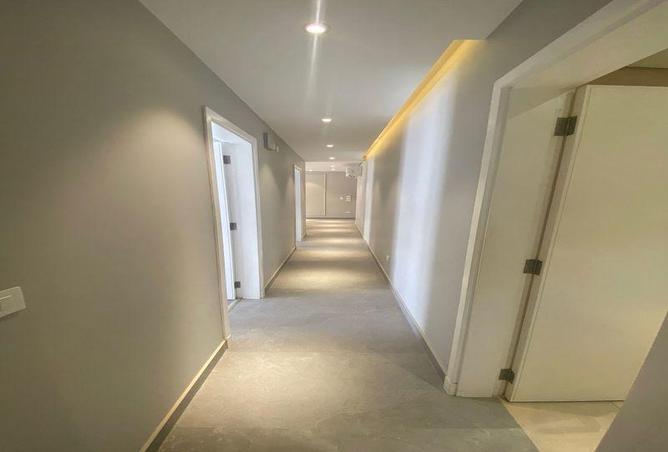 البيع في فيلدج ويست: شقة استلام فوري متشطبة بالتكييفات بسعر لقطة ونهائي ...